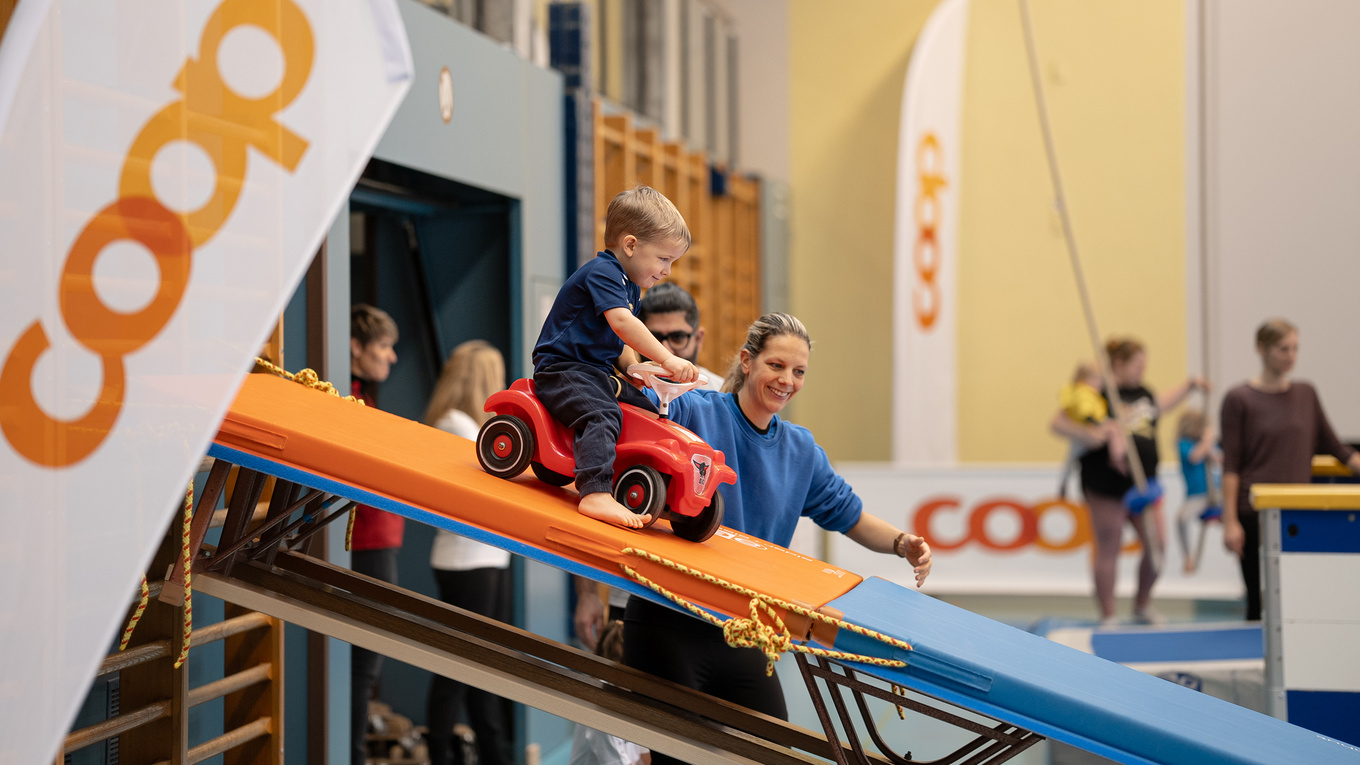 Vom Muki- zum Erwachsenen-Kind-Turnen – vom Coop Mukihit zum Coop ...